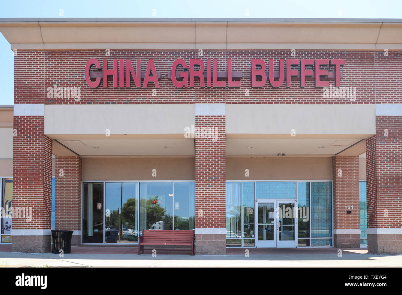 Front entrance family restaurant hi-res stock photography and images ...