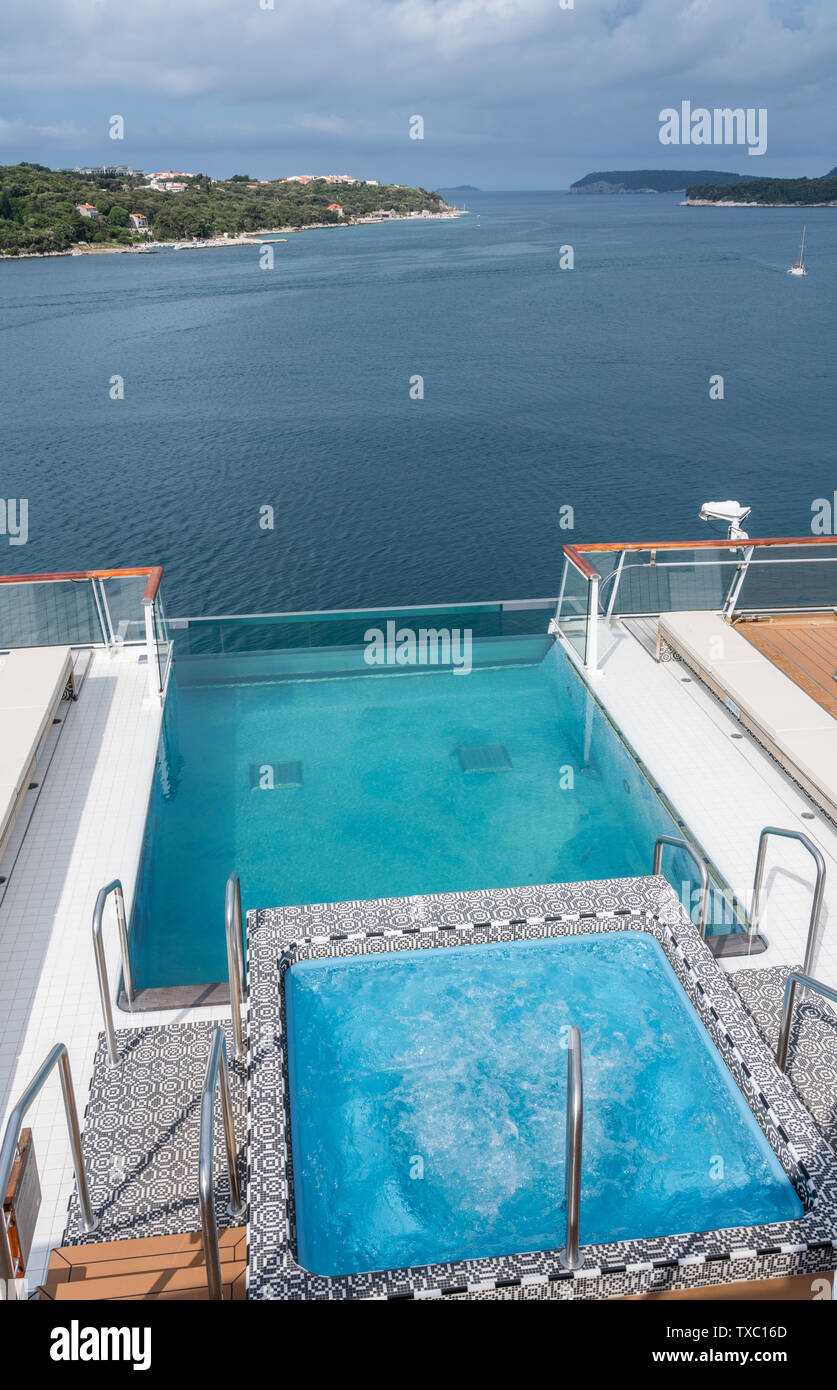 Infinity pool on cruise hi-res stock photography and images - Alamy