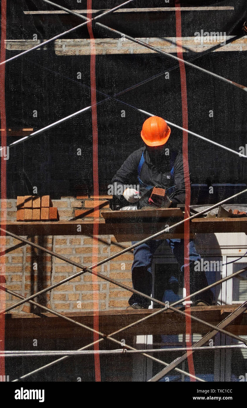 worker laying bricks on construction site Brooklyn NYC Stock Photo - Alamy