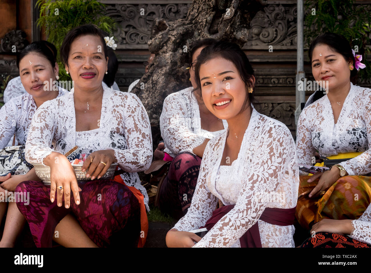 Denpasar bali indonesia balinese women hi-res stock photography and ...