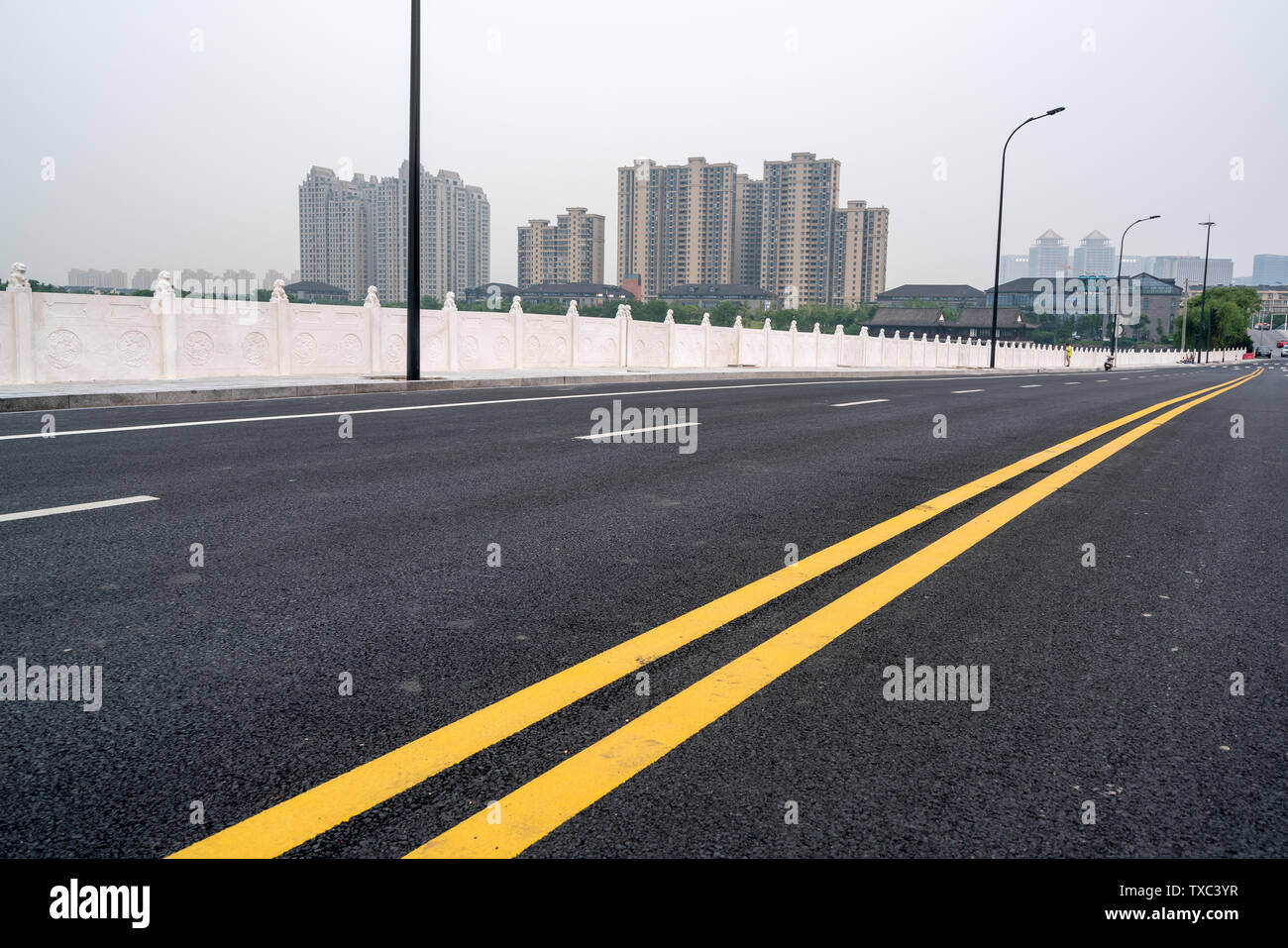 Road dividing line Stock Photo - Alamy