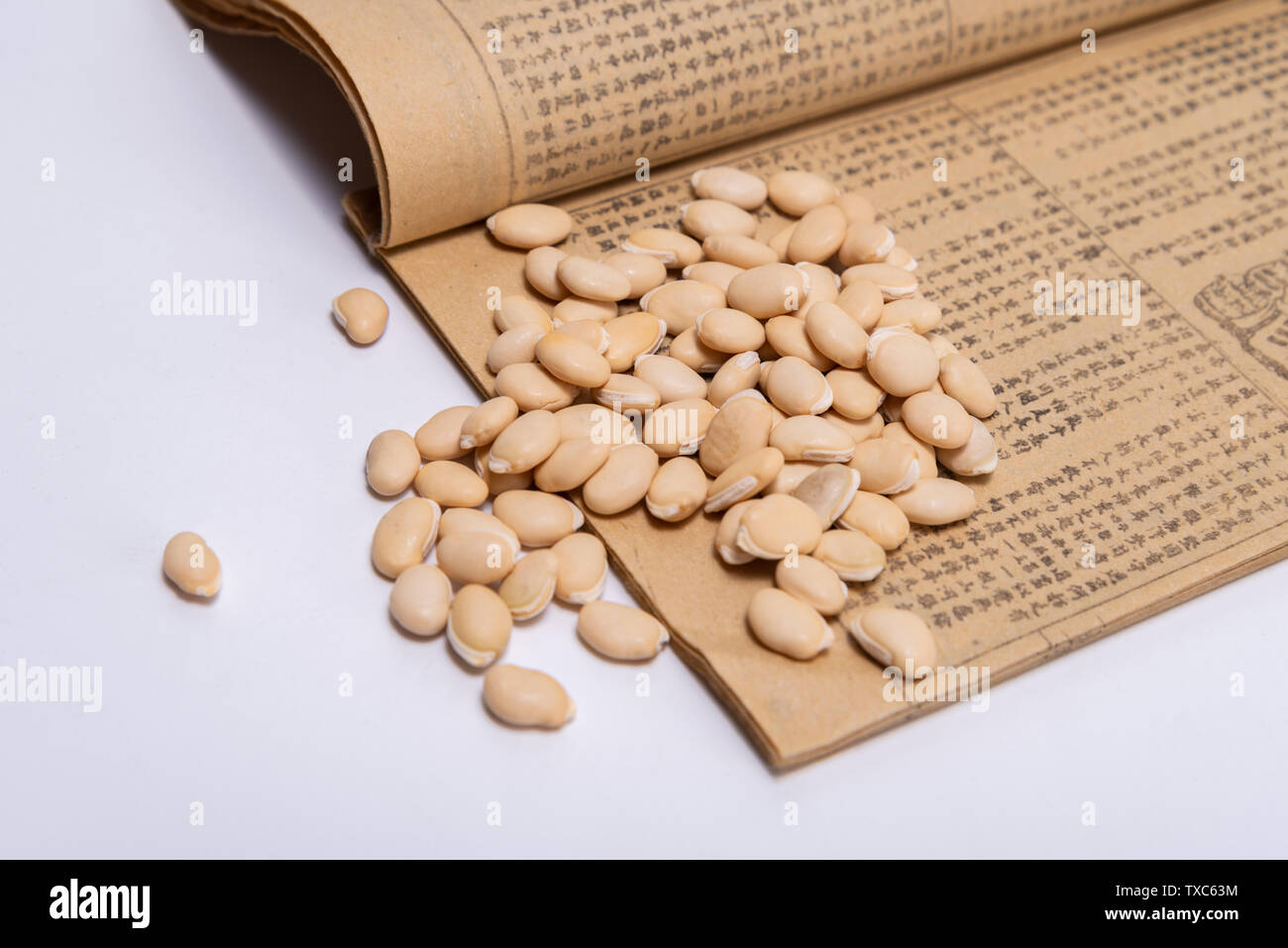Chinese herbal plants ---White lentils Stock Photo - Alamy