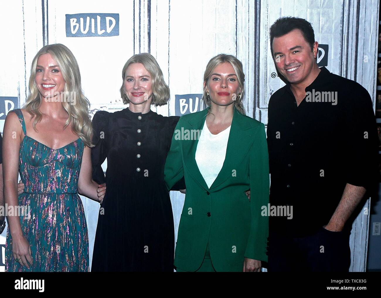 Sienna miller and naomi watts hi-res stock photography and images - Alamy