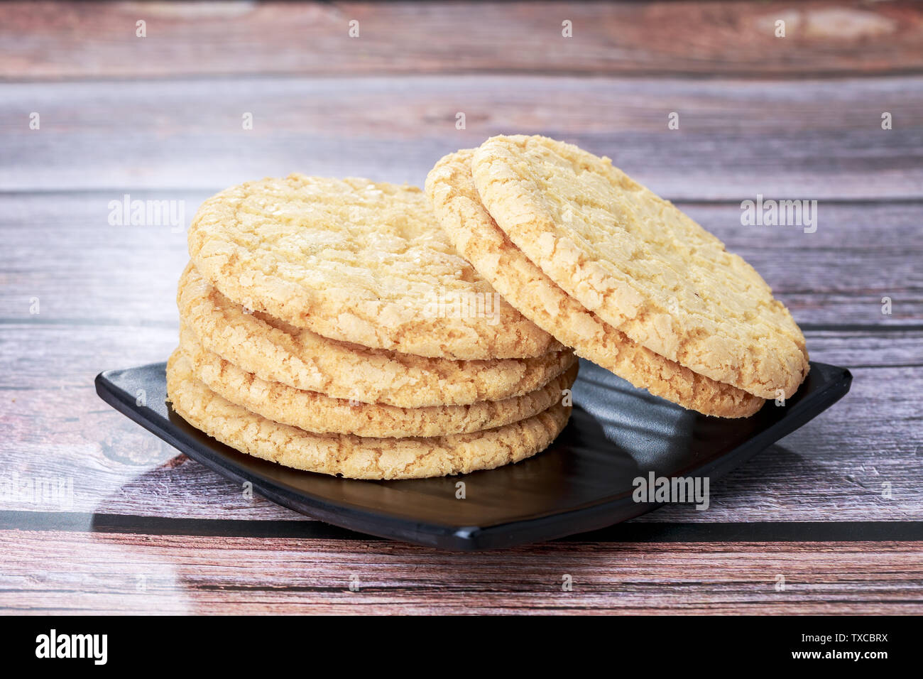 Peach crisps hi-res stock photography and images - Alamy