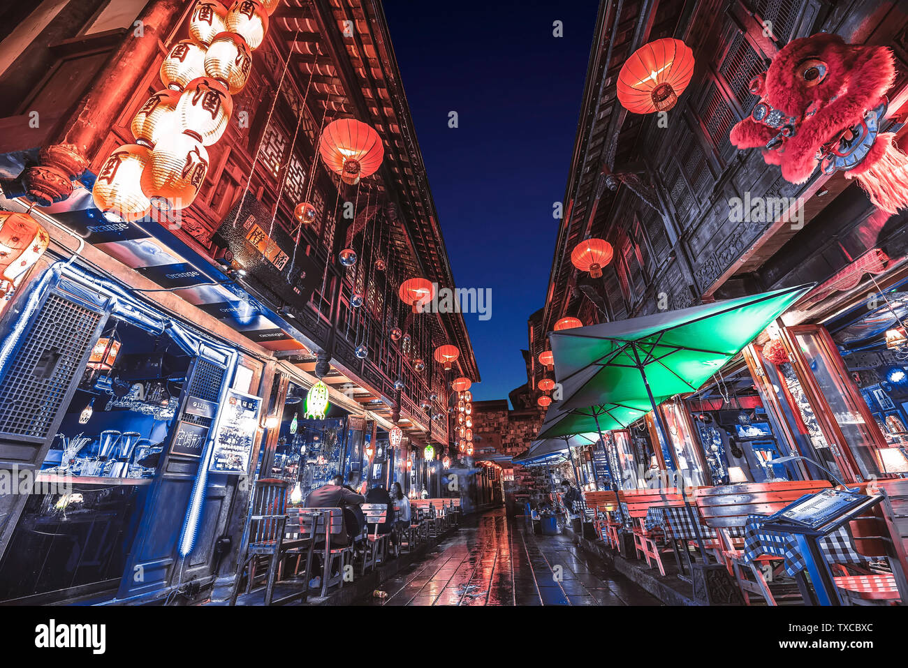 Night view of Jinli, Chengdu Stock Photo - Alamy