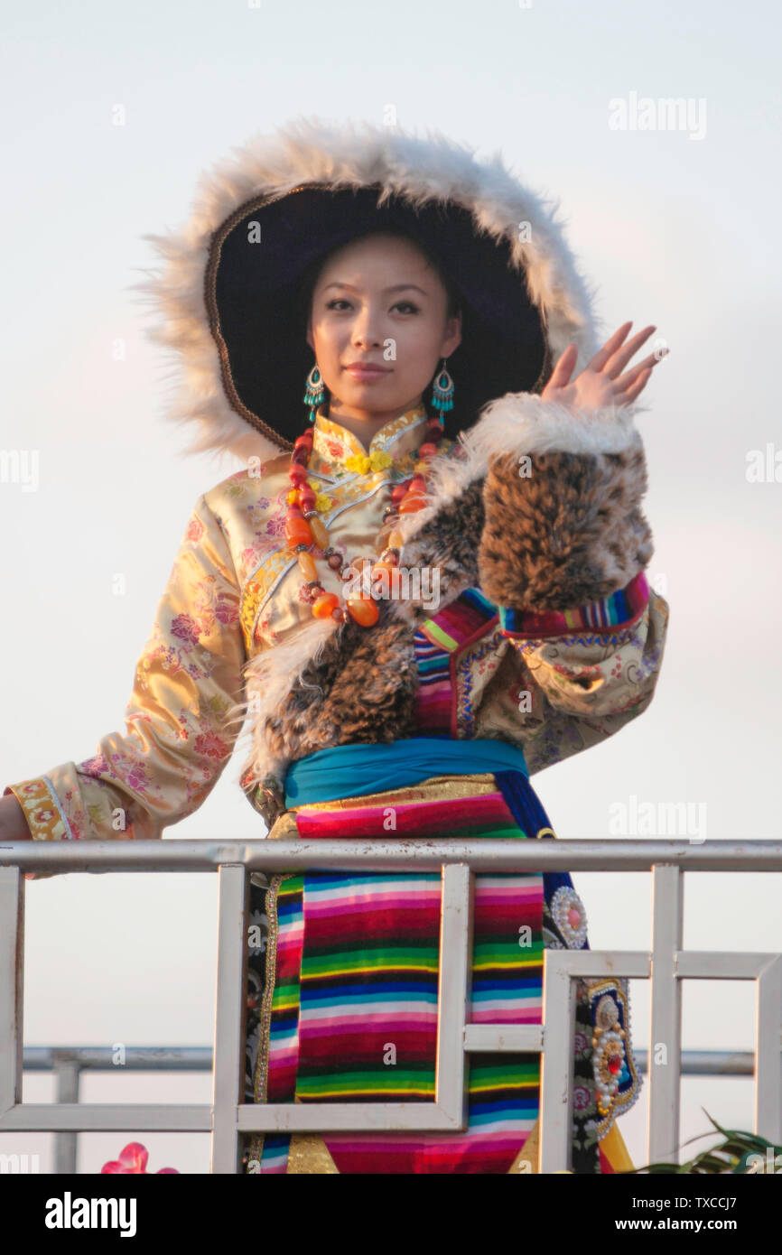 Qinghai Tibetan beautiful and handsome men in the performance Stock ...