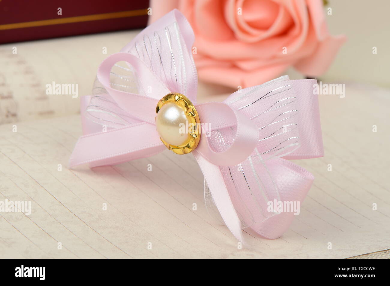 Bow hairpin still life diagram Stock Photo - Alamy