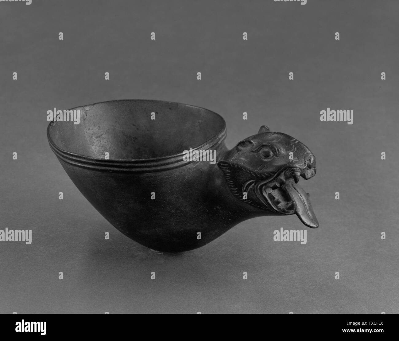 Rhyton china hi-res stock photography and images - Alamy