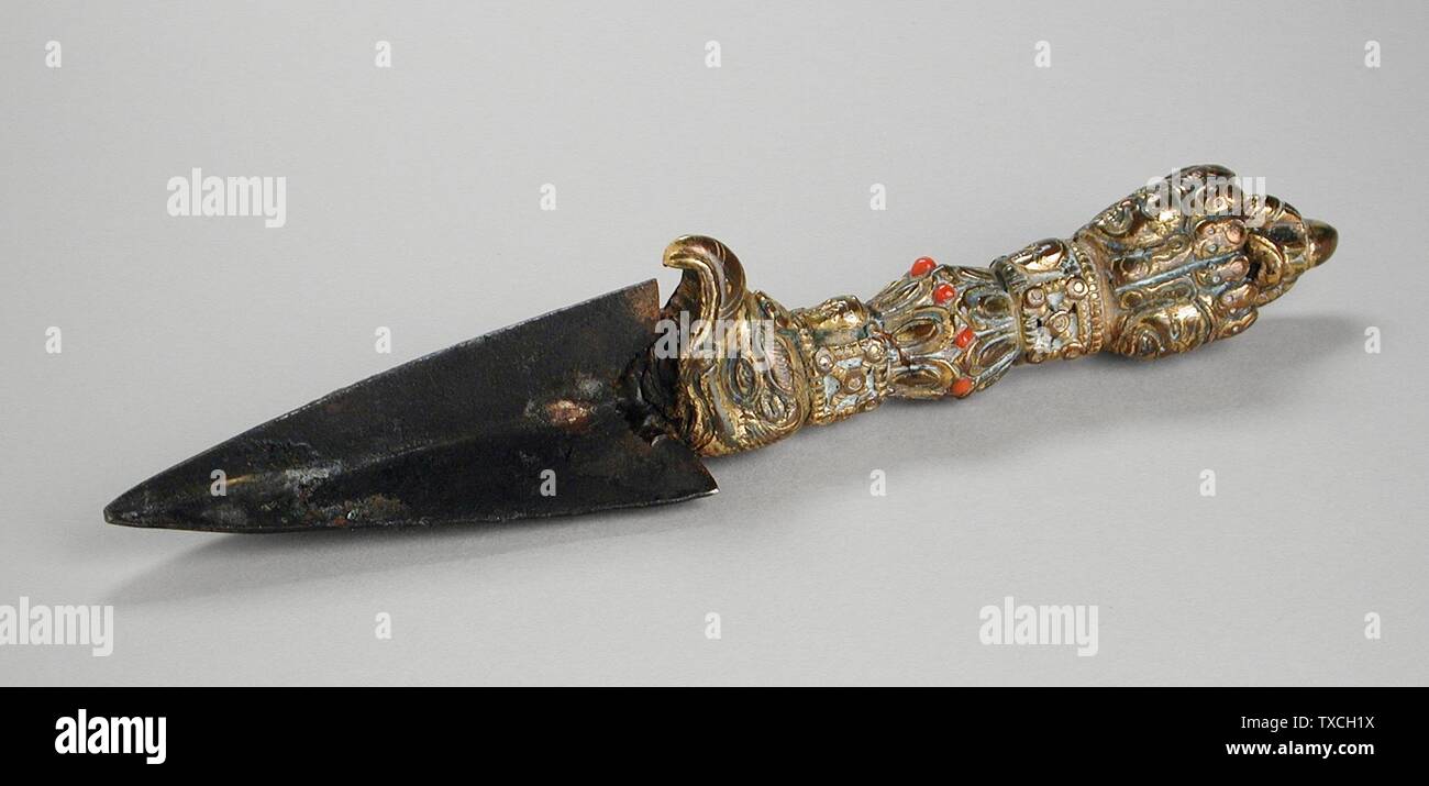 Daggers gilt copper hi-res stock photography and images - Alamy