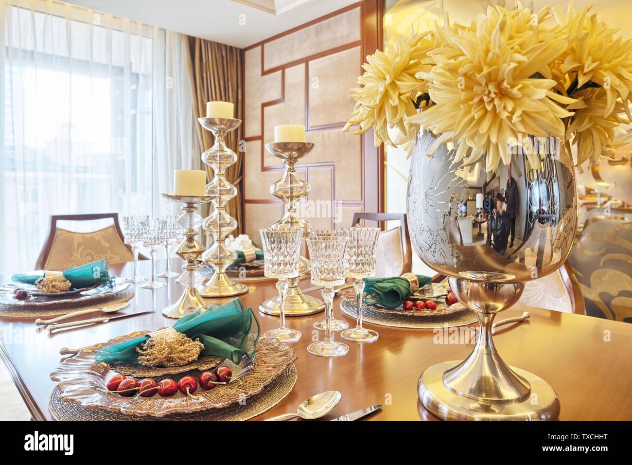 dinner table and dishware Stock Photo - Alamy