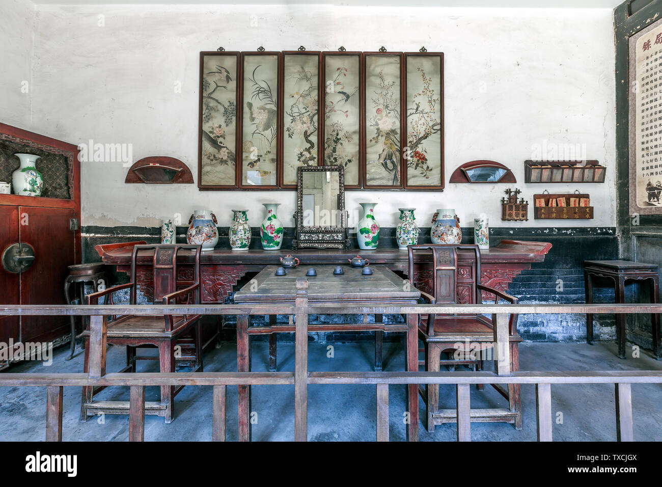 Luxurious houses and tables hi-res stock photography and images - Alamy