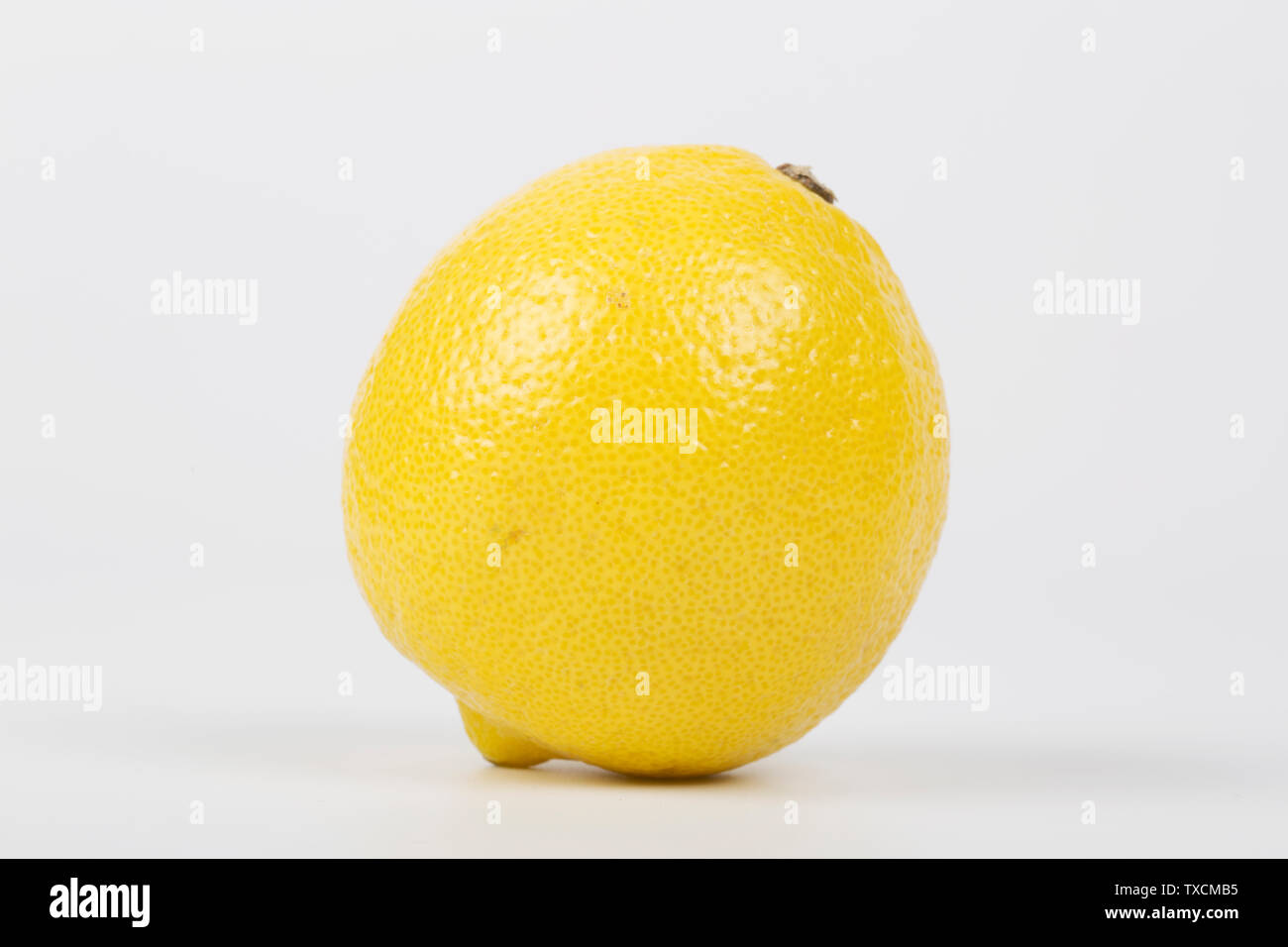 A yellow lemon Stock Photo - Alamy
