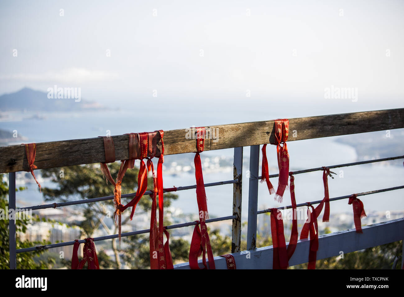 Chinese traditional wish-making red ribbon Stock Photo - Alamy