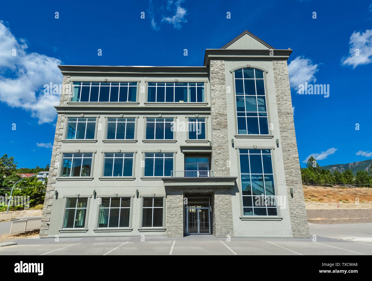 Small office building exterior hi-res stock photography and images - Alamy