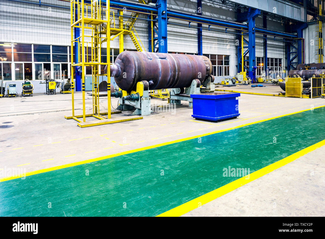 Grinding tanks hi-res stock photography and images - Alamy