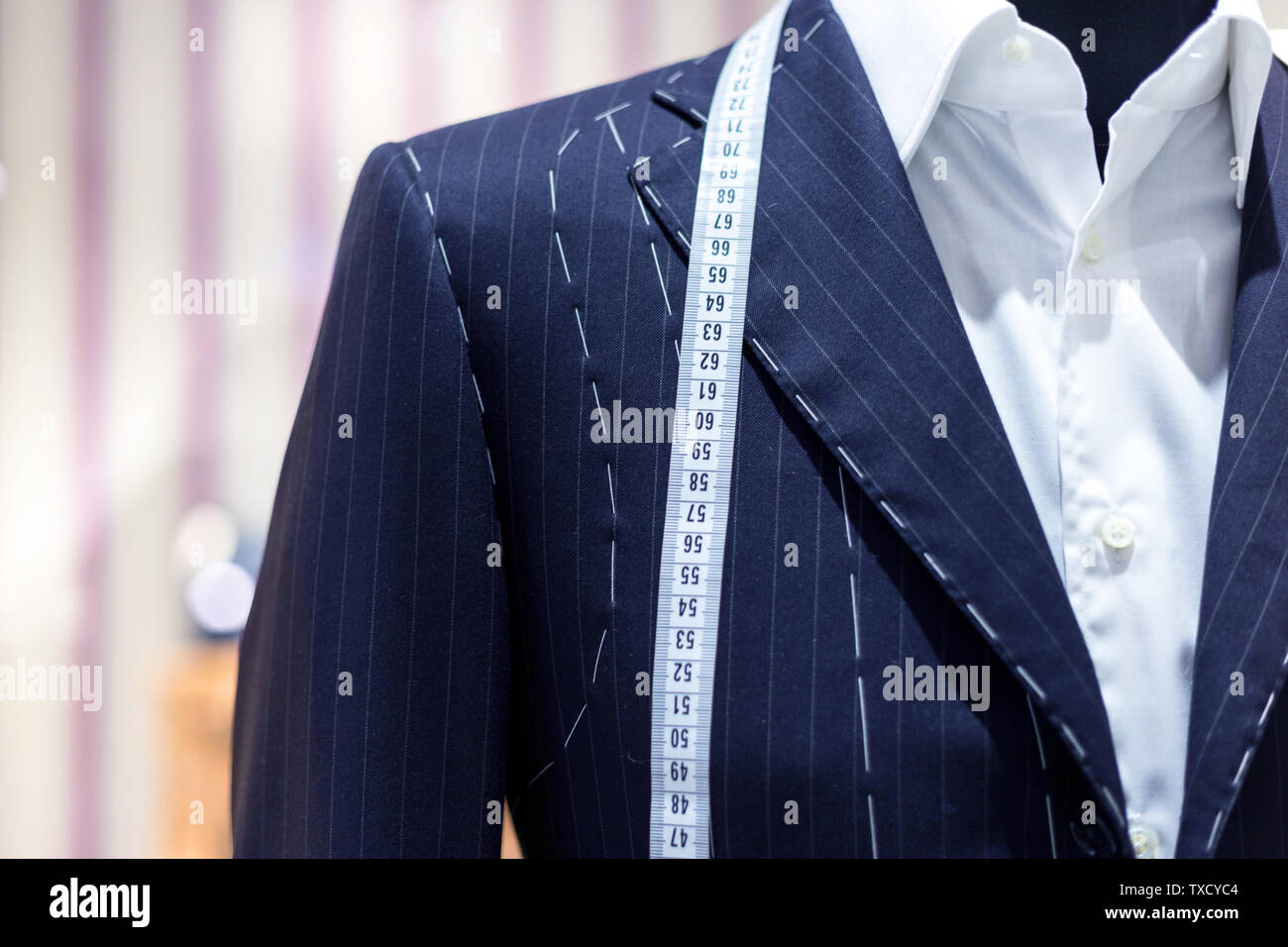 Male mannequins in suits store hi-res stock photography and images - Alamy