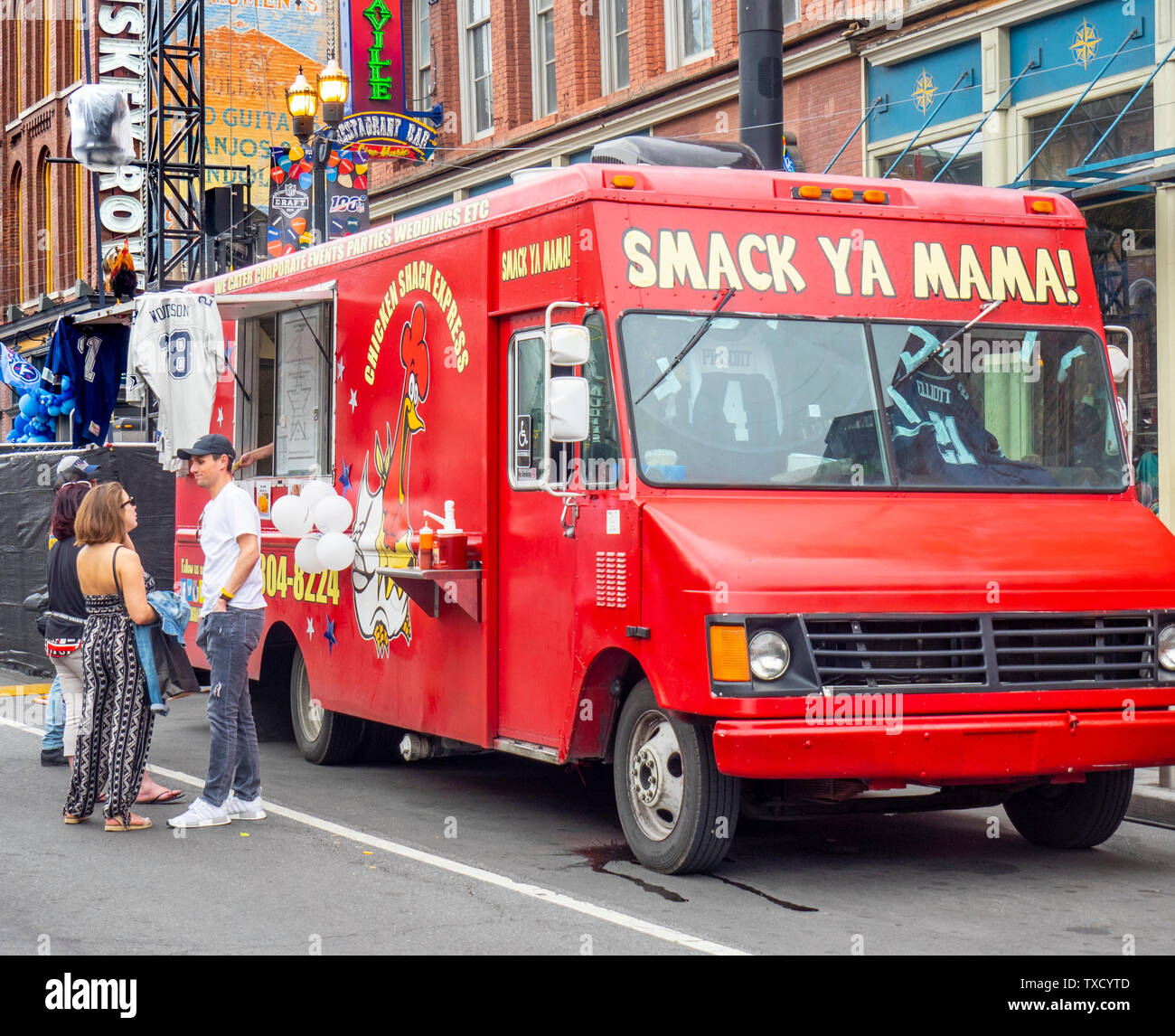 Mobile Lunch Truck High Resolution Stock Photography and Images - Alamy