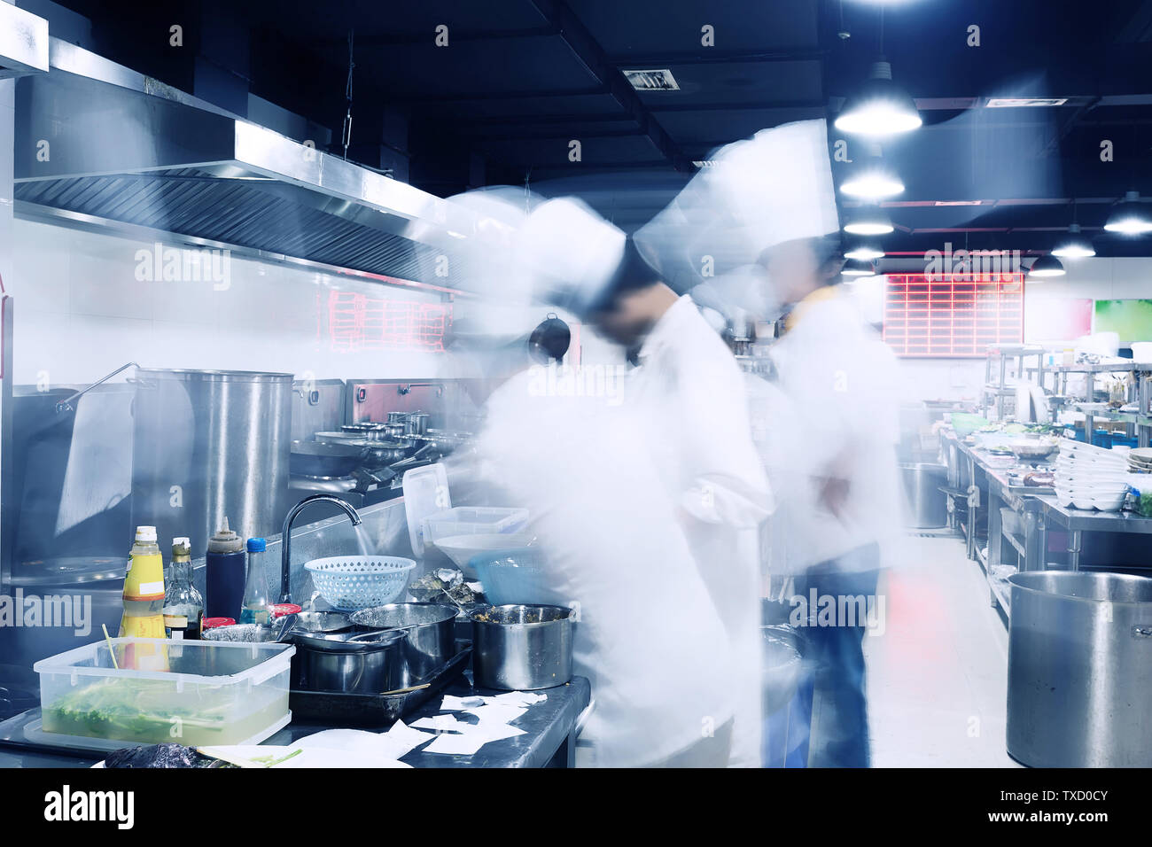 Modern photography and chefs in restaurant Stock Photo - Alamy