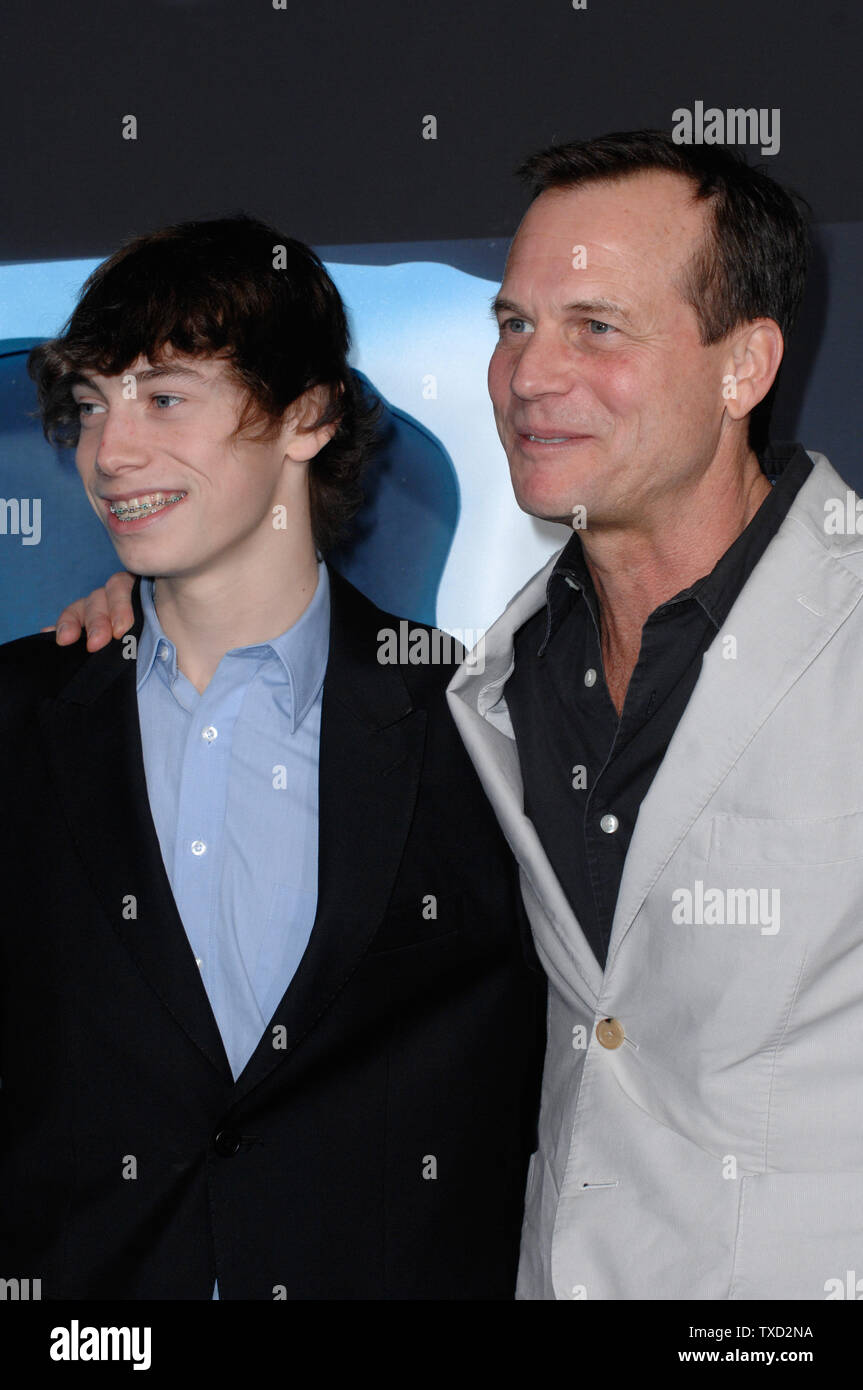 Bill paxton and son james paxton hi-res stock photography and images ...