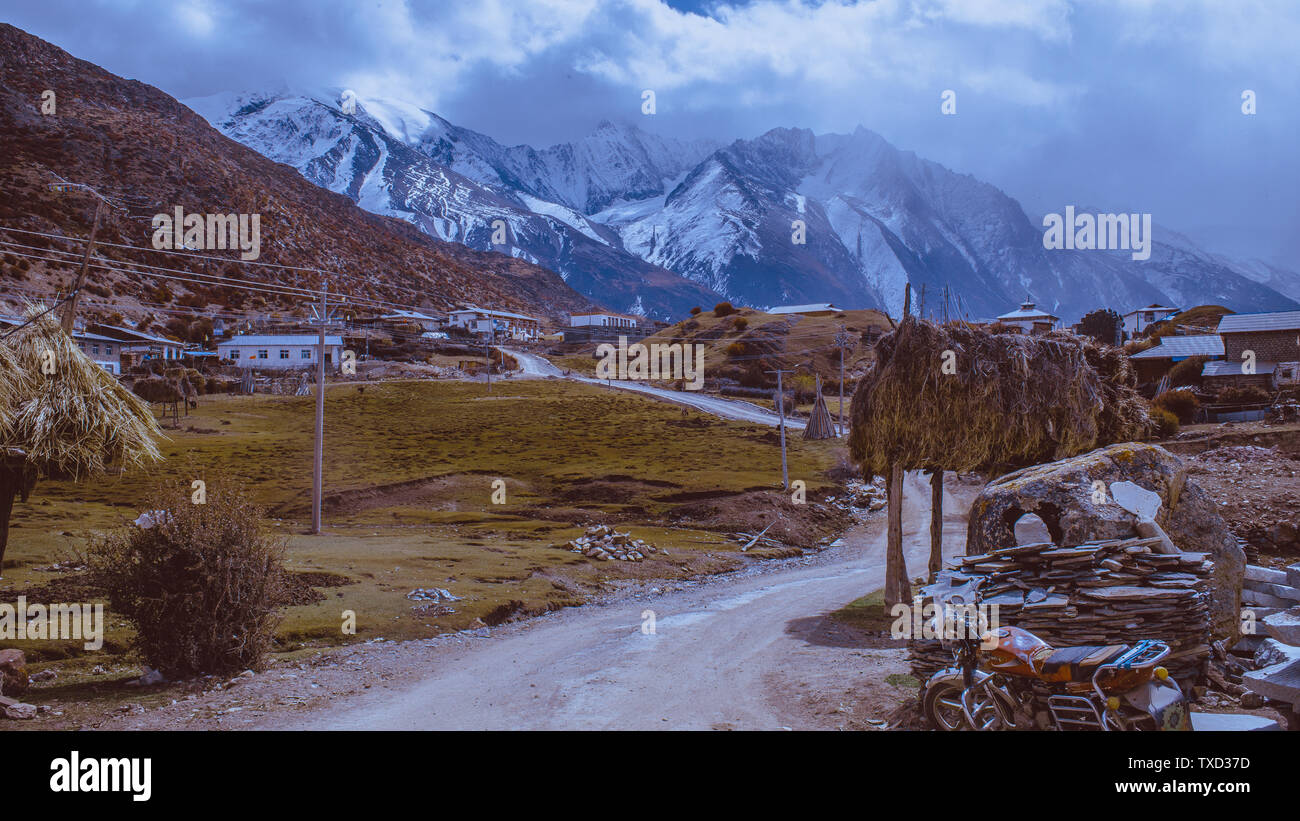 Lianwu Laigu Village, Changdu, Tibet Stock Photo - Alamy
