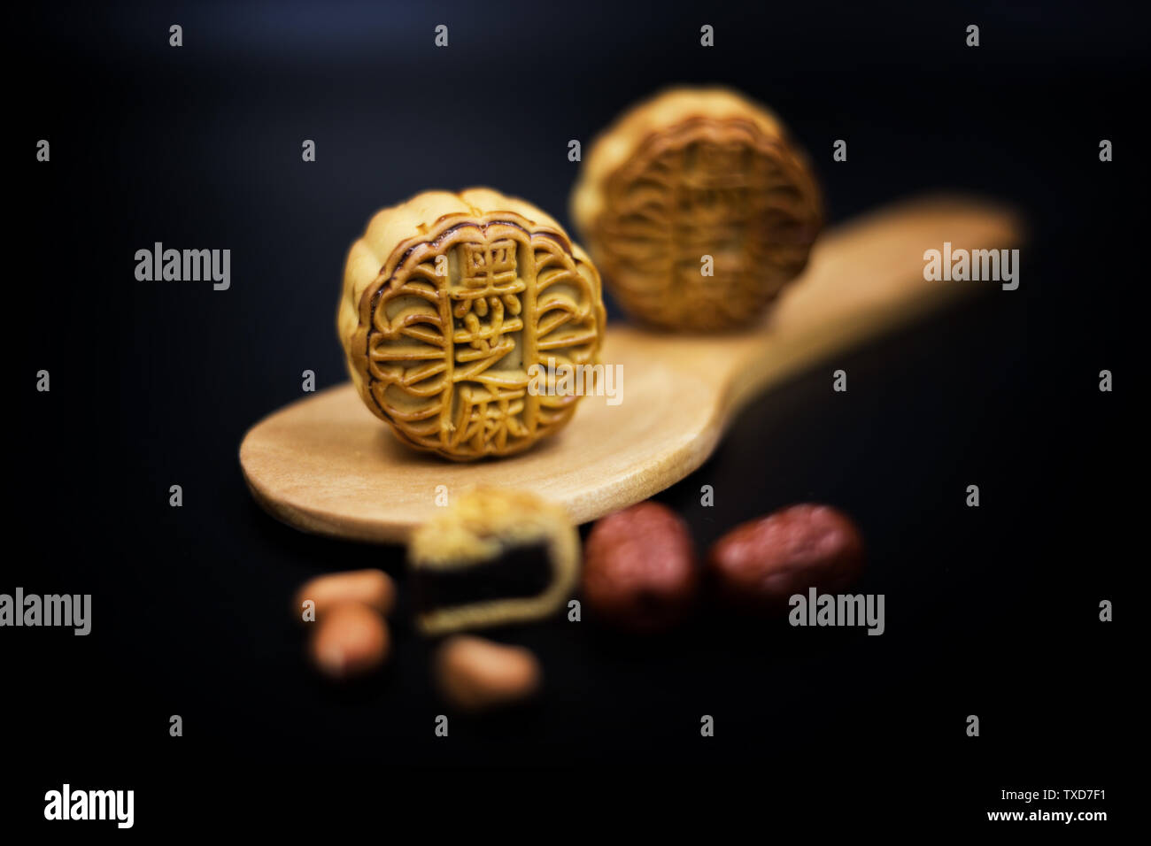 Chinese traditional cuisine Mid-Autumn Festival moon cake tea set Stock ...