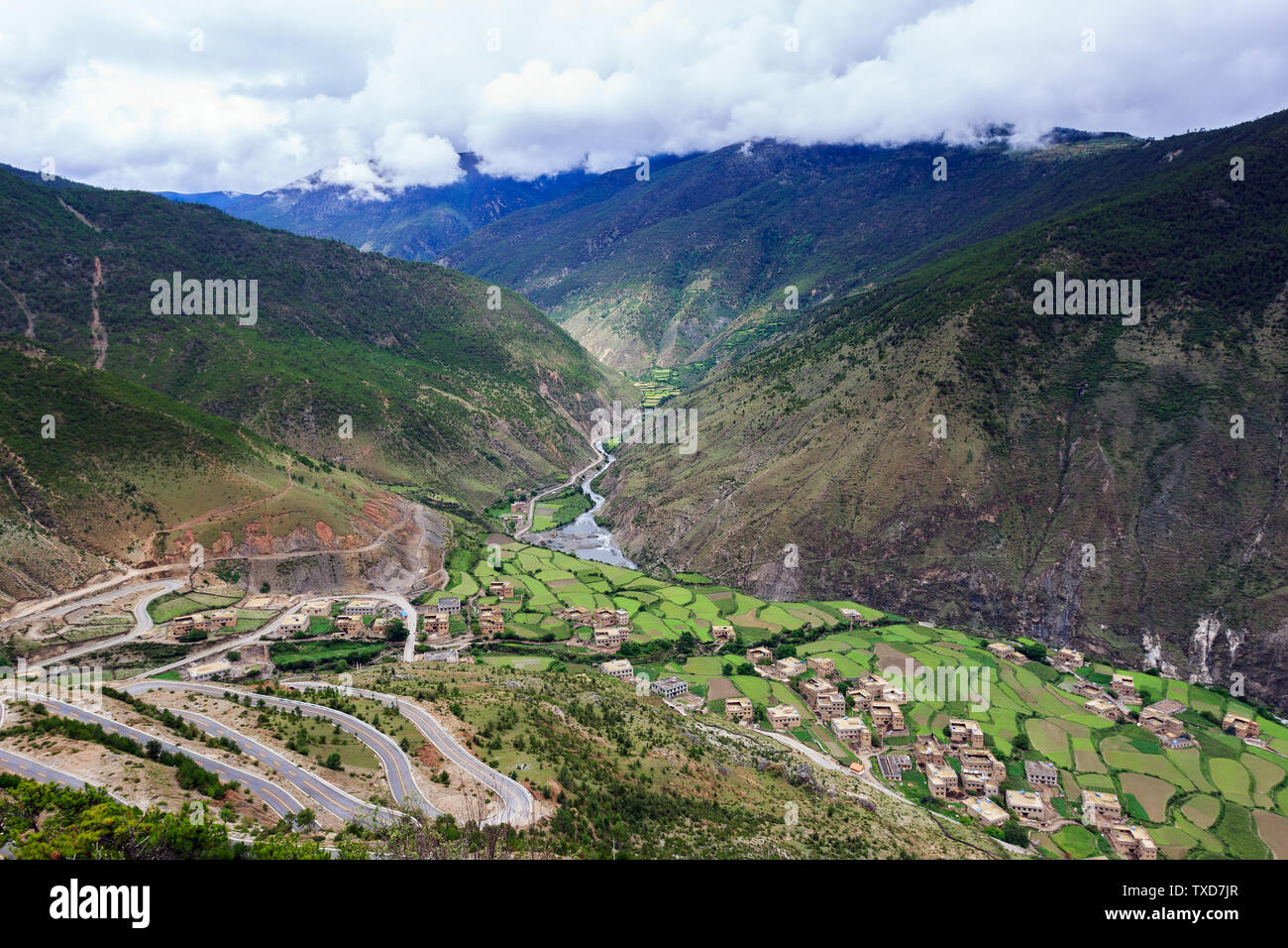 Mist valleys distant mountains hi-res stock photography and images - Alamy