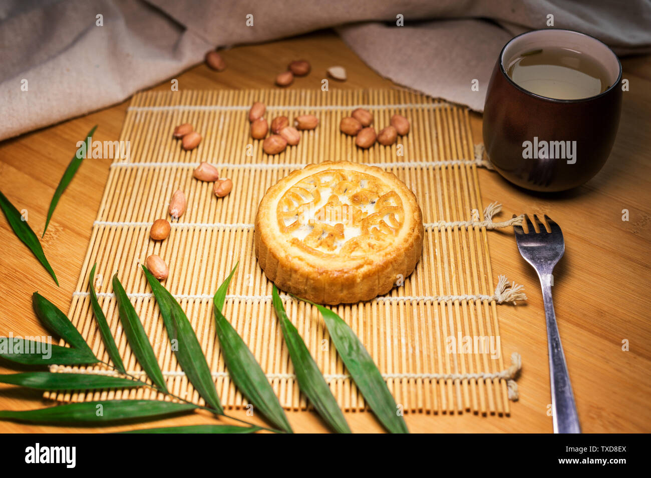 Chinese traditional cuisine Mid-Autumn Festival moon cake tea set Stock ...