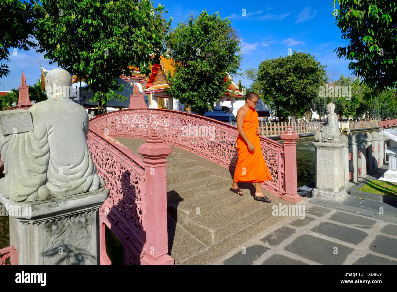 Bangkok Temple Bridge High Resolution Stock Photography and Images - Alamy