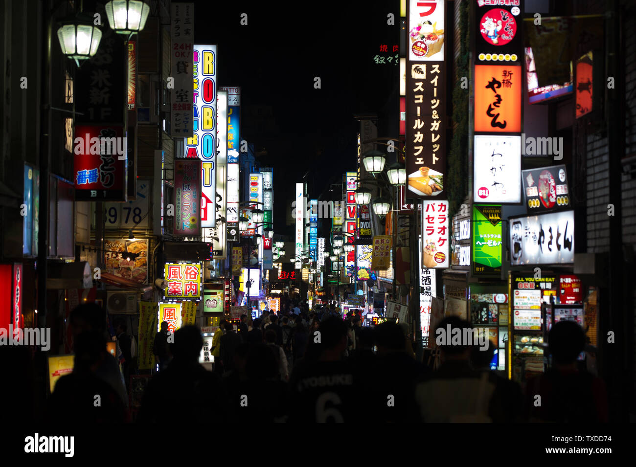 Japanese neon signs hi-res stock photography and images - Alamy