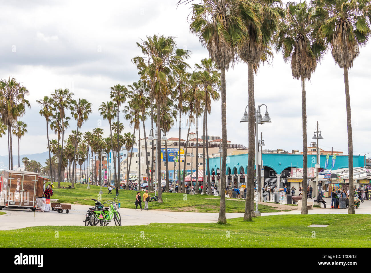 LOS ANGELES, USA - 11 MAY, 2019: Ocean Front Walk of Venice Beach in ...