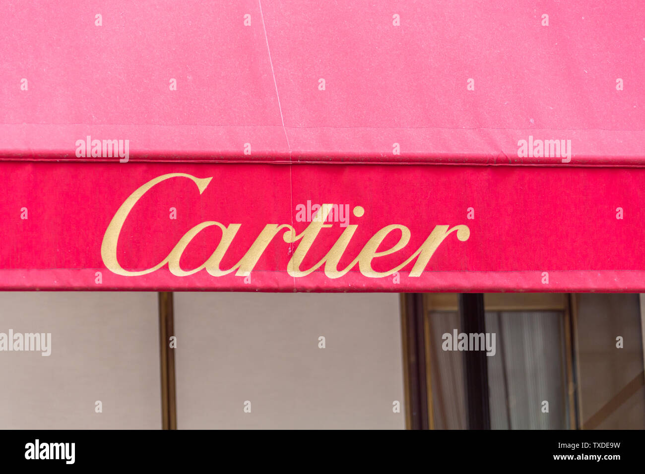 Cartier store interior hi-res stock photography and images - Alamy