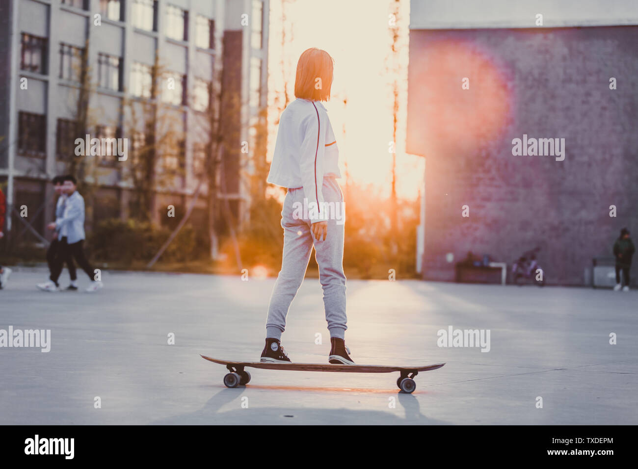 Girl skateboard competition hi-res stock photography and images - Alamy