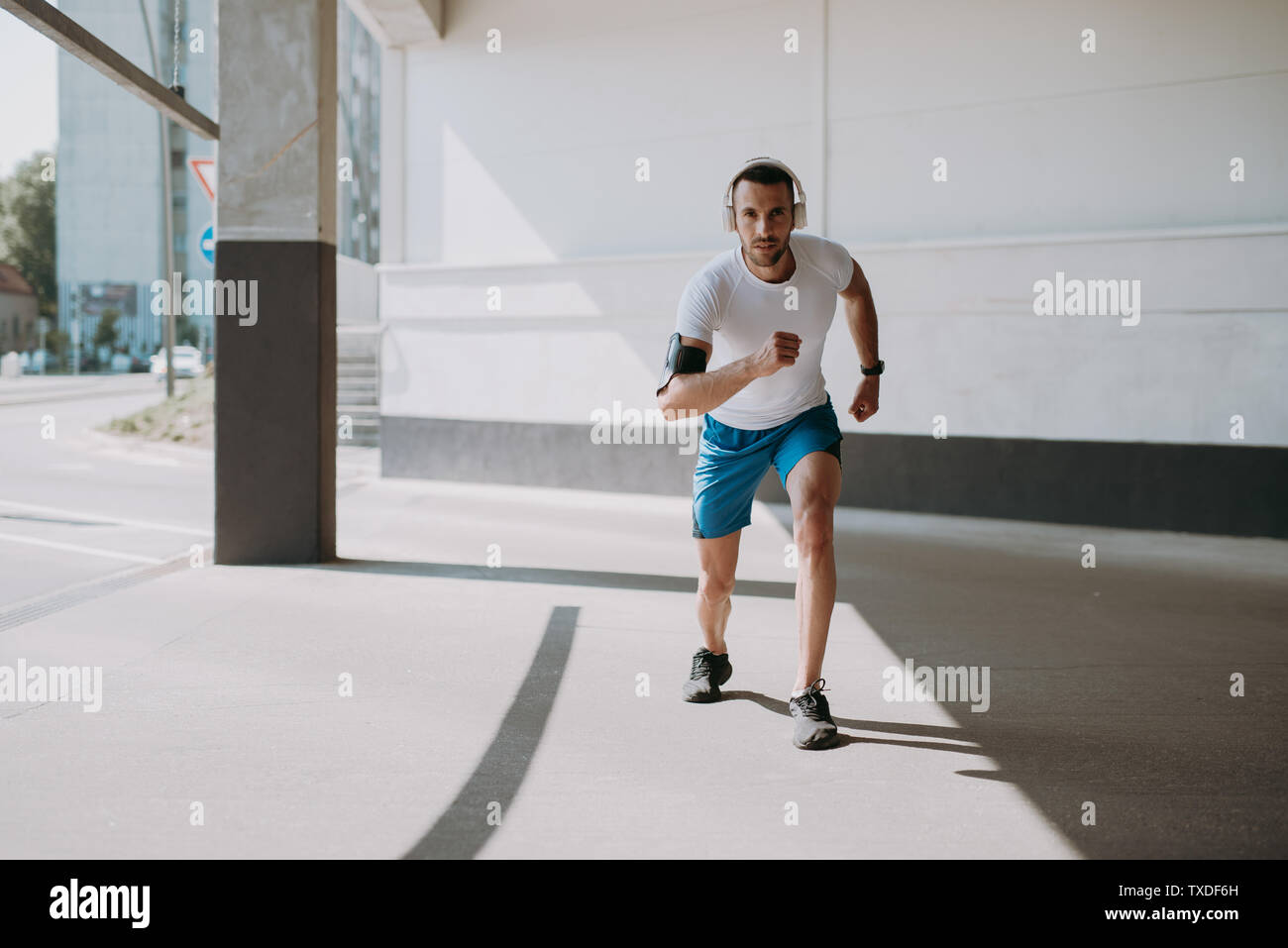 Professional people running hi-res stock photography and images - Alamy