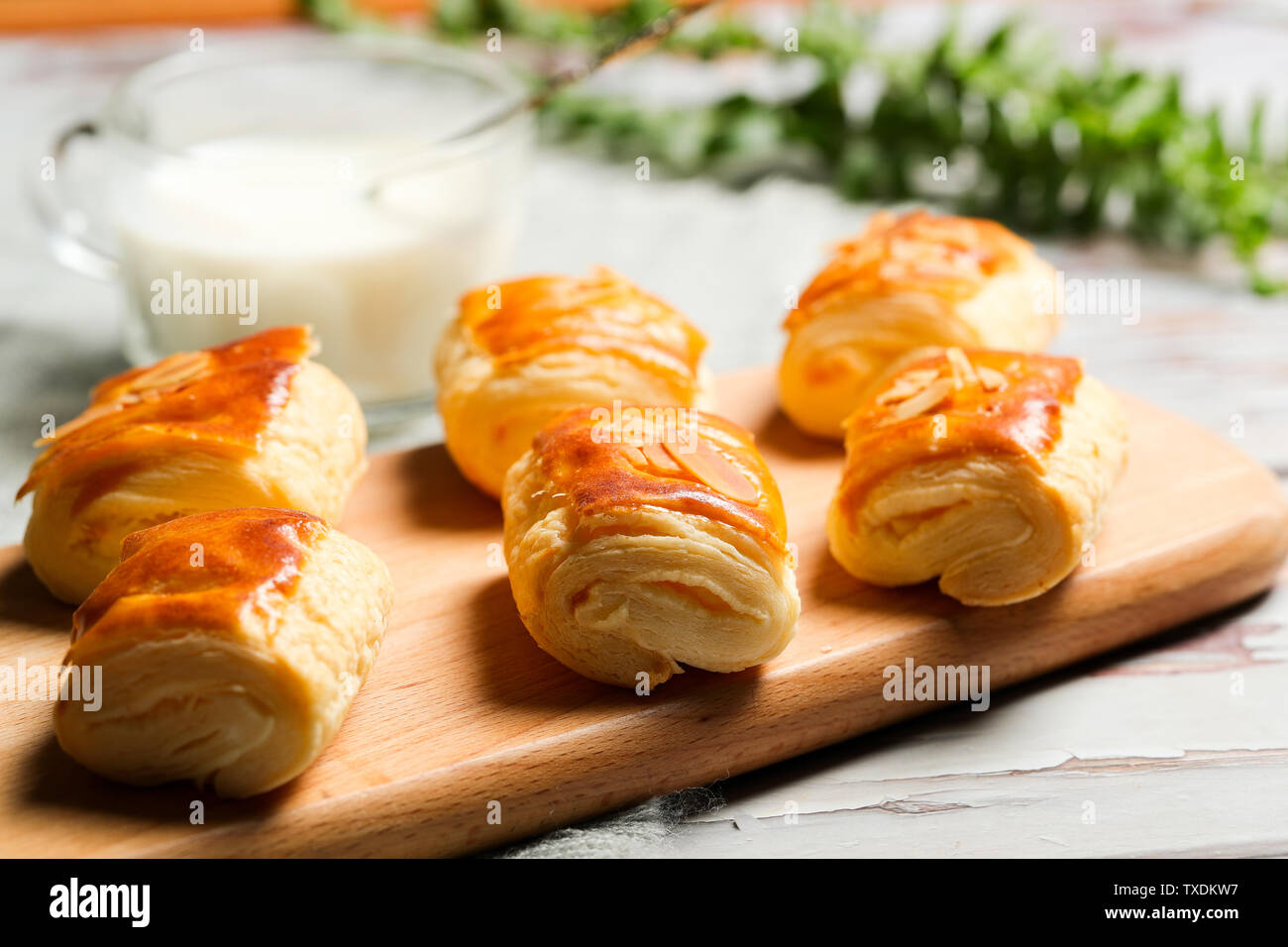 Thousand layer cake hi-res stock photography and images - Alamy