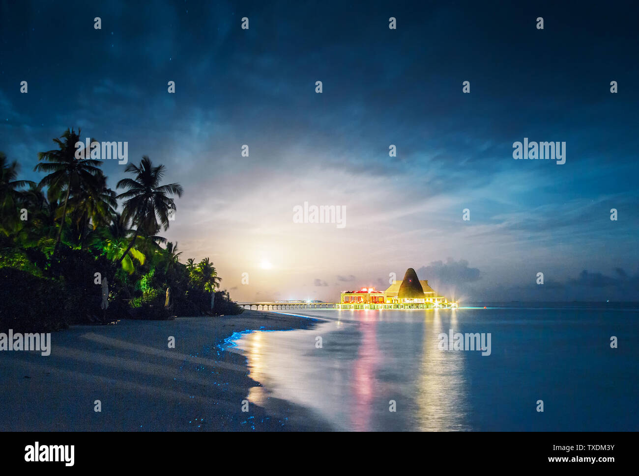 Maldives night scenery Stock Photo - Alamy