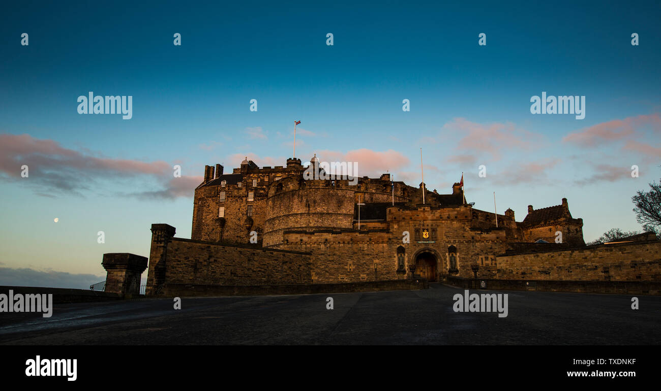 Edinburgh Castle in the dawn Stock Photo - Alamy