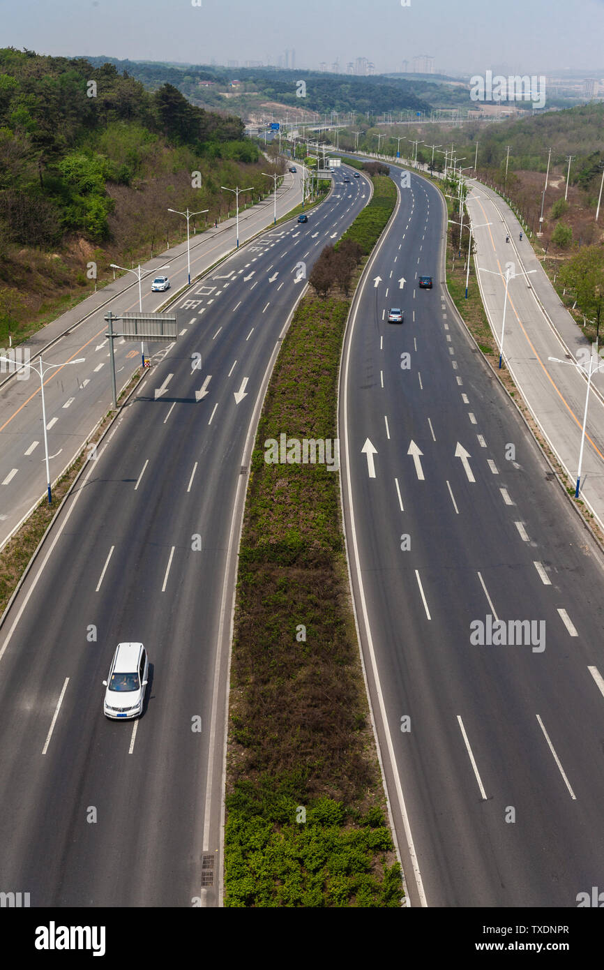 Fast expressway and transportation system hi-res stock photography and ...