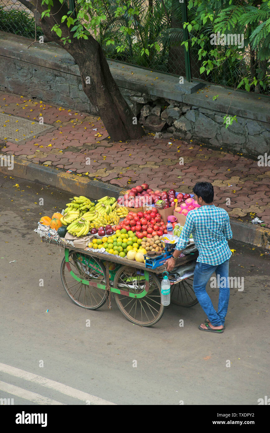 Fruits handcart hi-res stock photography and images - Alamy
