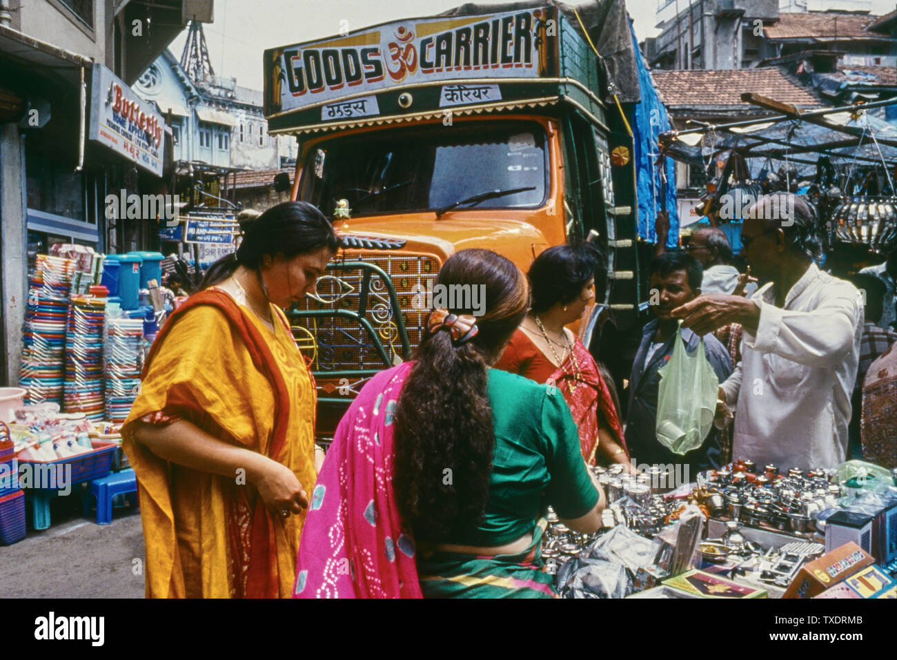 Kalbadevi road mumbai hi-res stock photography and images - Alamy