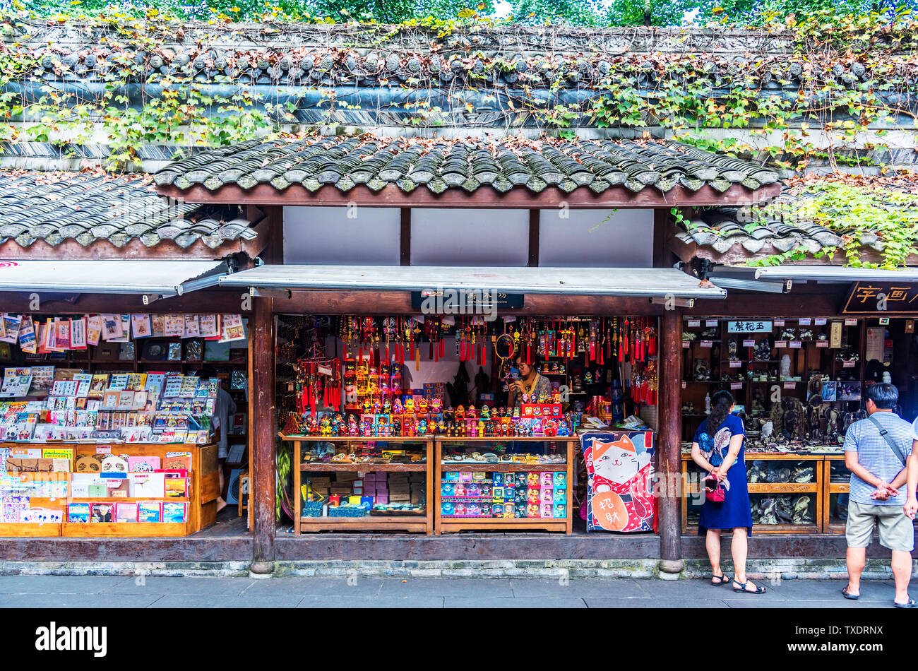 The ancient town of Jinli, Chengdu, with a strong commercial atmosphere ...