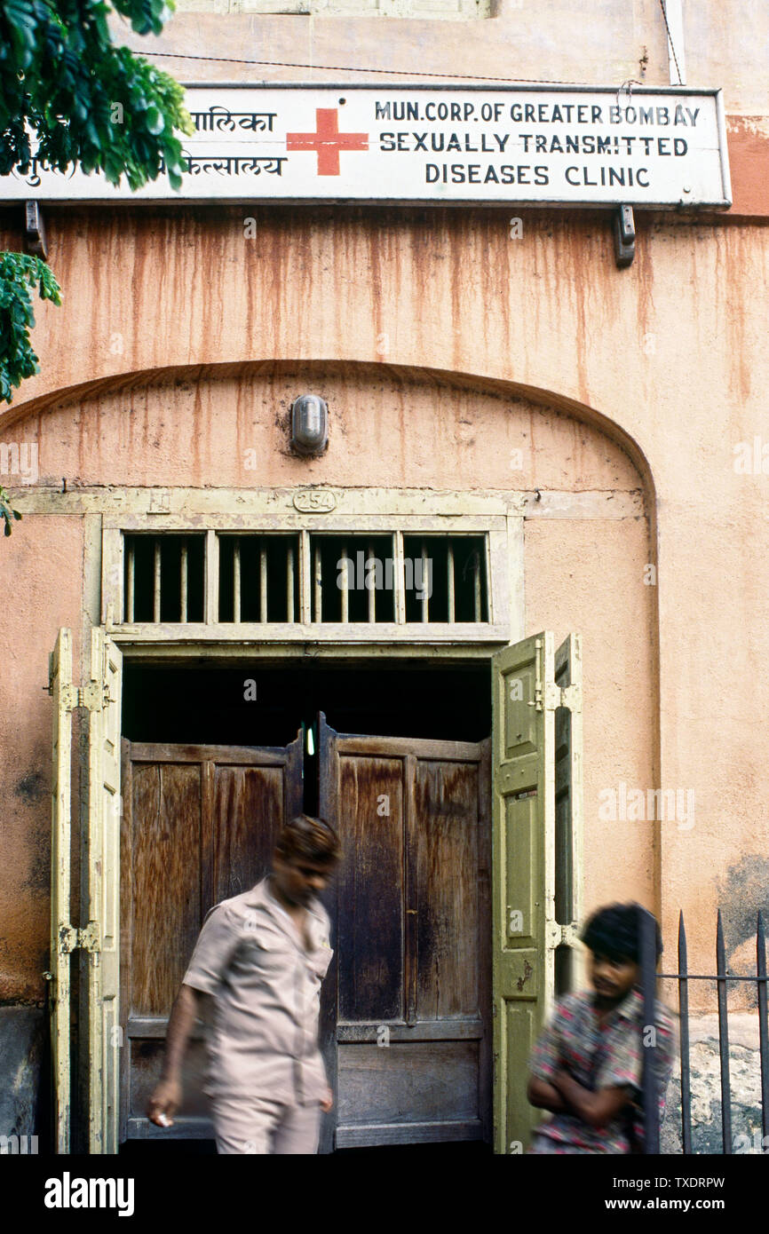 Outdoor clinic hi-res stock photography and images - Alamy