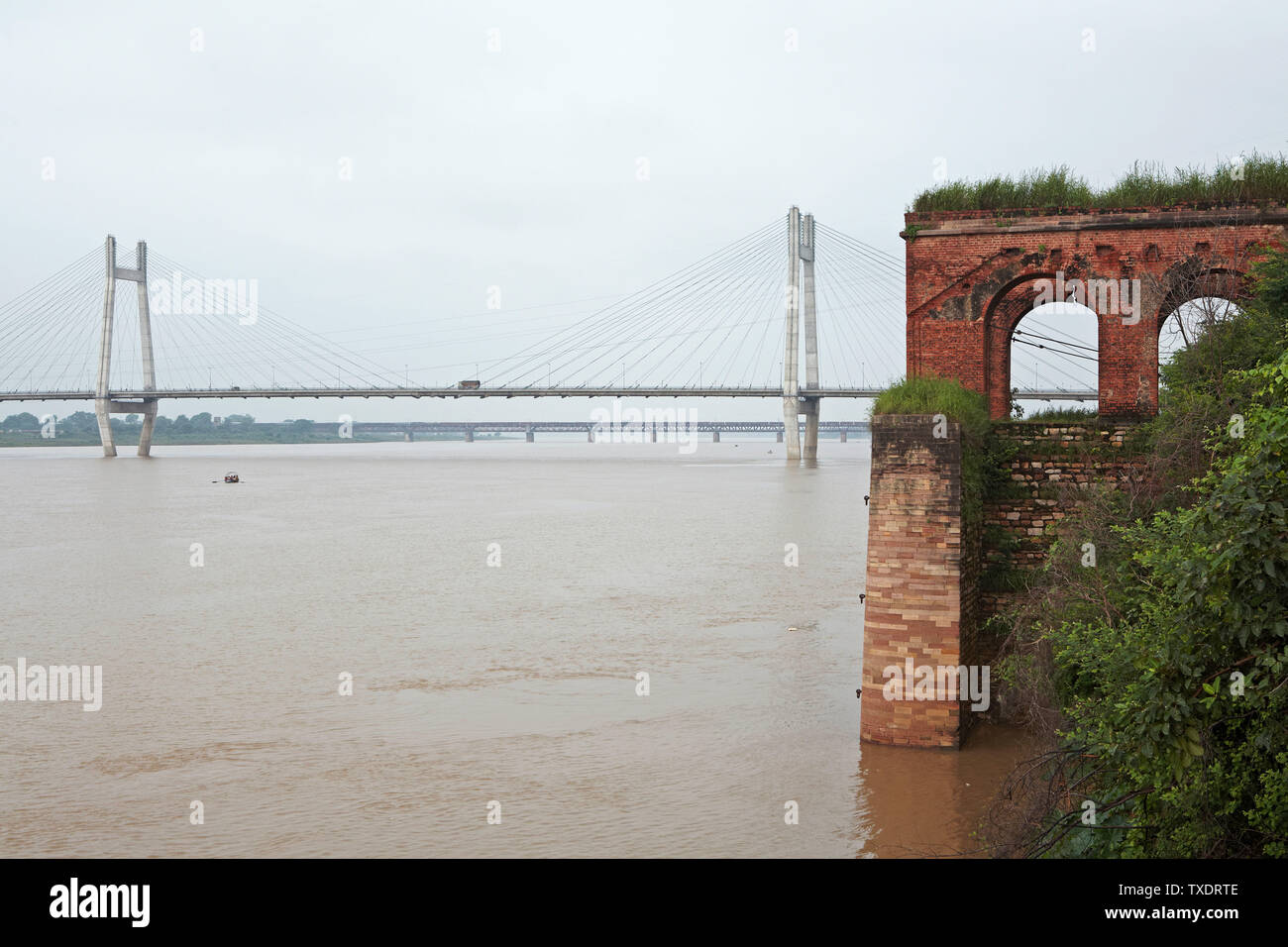 Yamuna bridge, Allahabad, Prayagraj, Uttar Pradesh, India, Asia Stock ...
