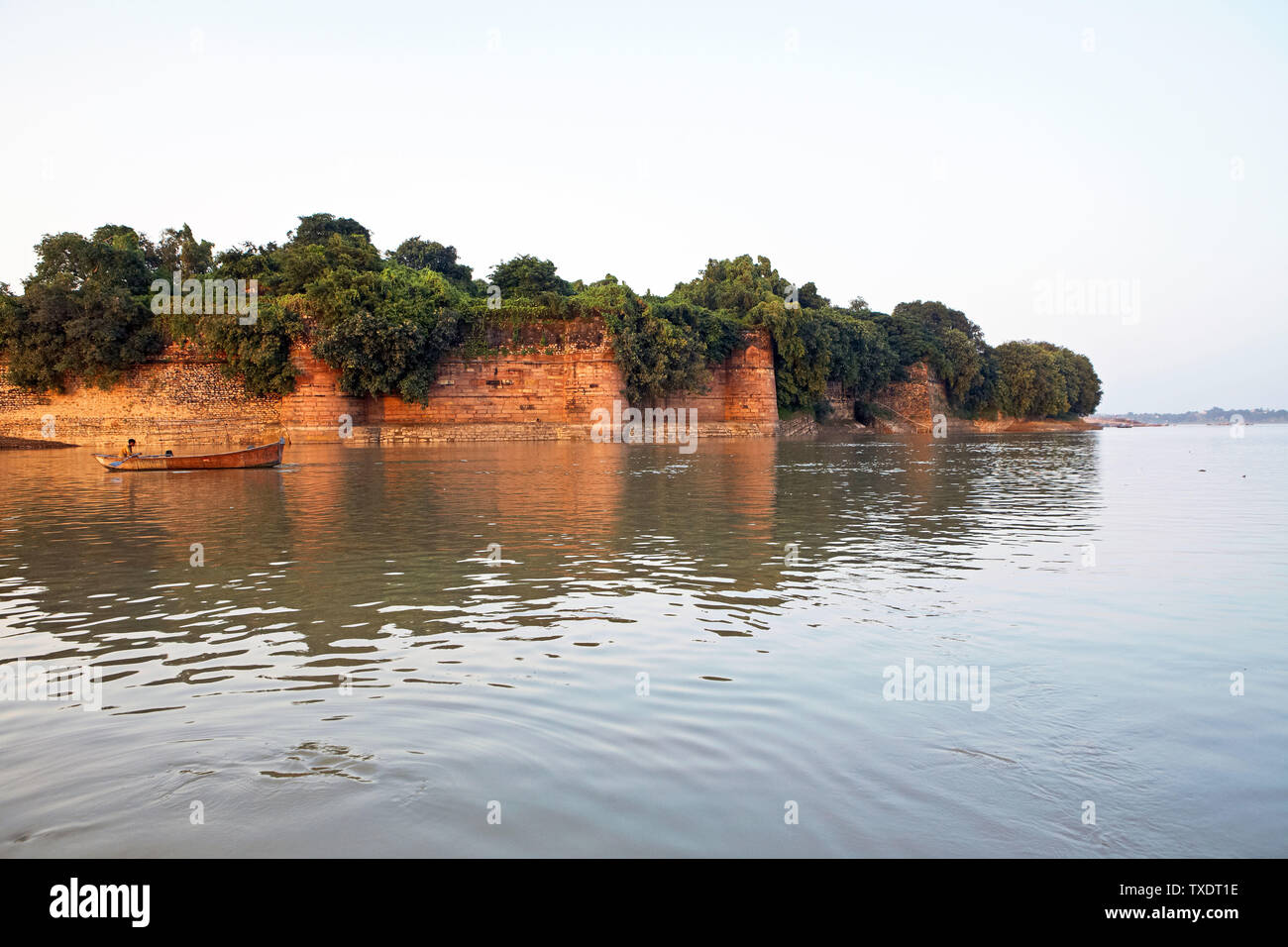 Mughal Fort with Ganges river, Allahabad, Uttar Pradesh, India, Asia ...