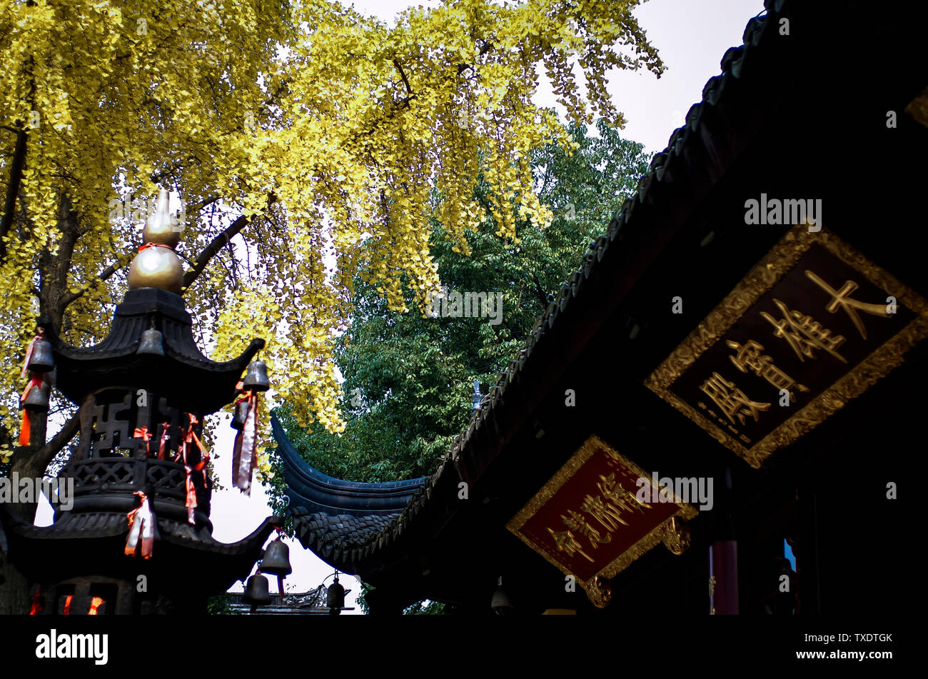 Autumn color of Hanshan Temple in Suzhou Stock Photo - Alamy