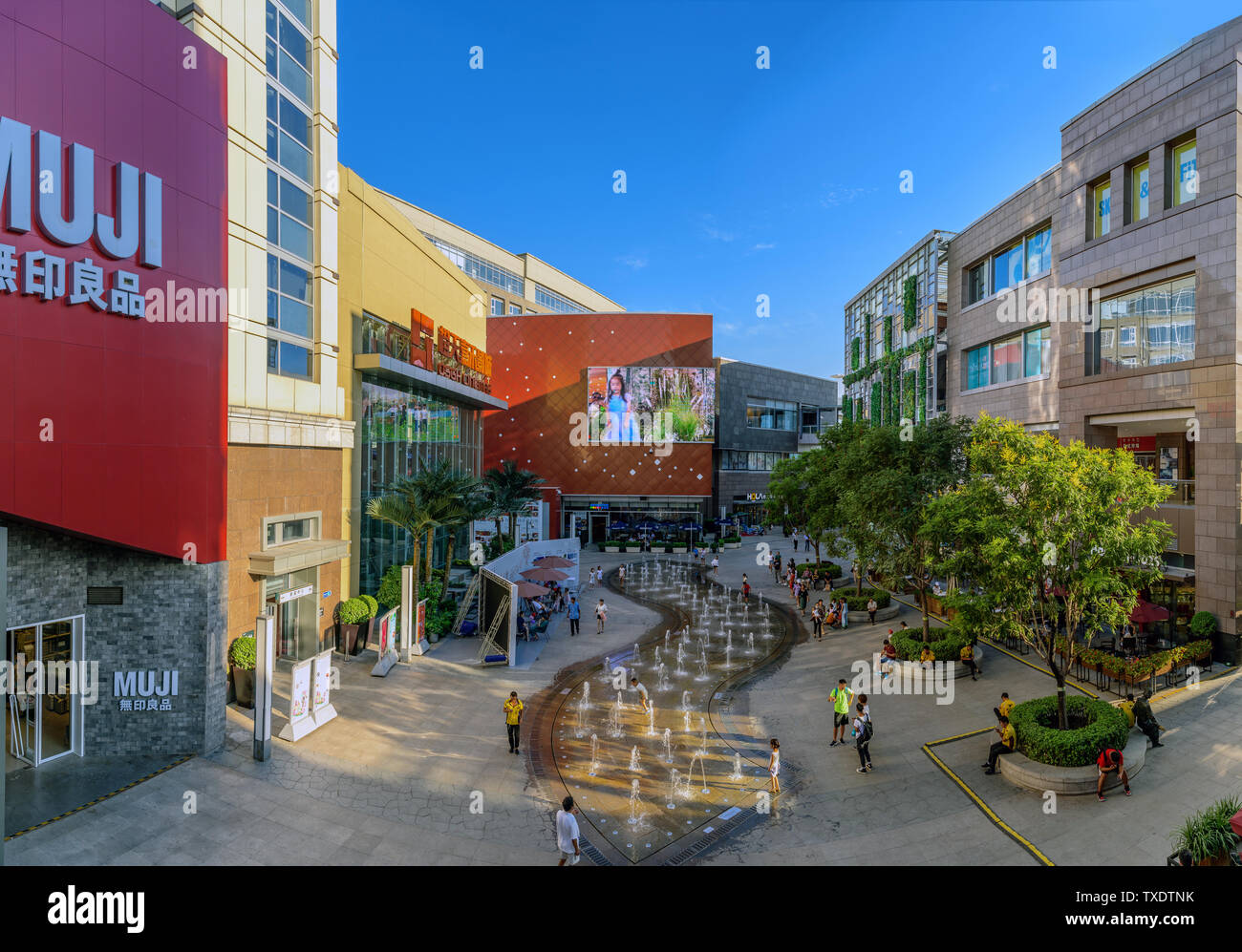 Daylight square houses hi-res stock photography and images - Alamy