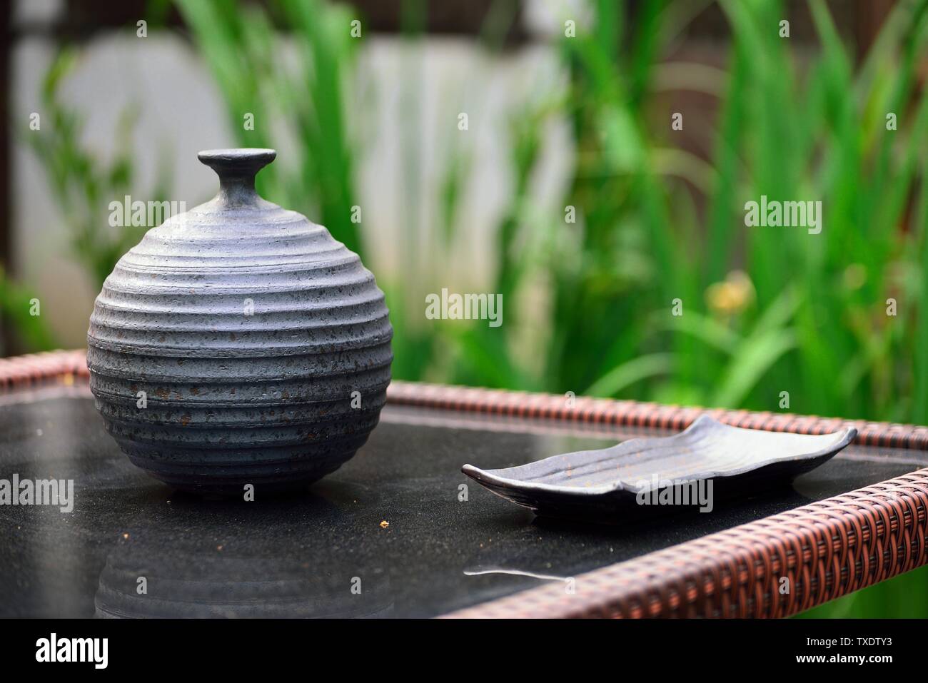 Chinese art pottery Stock Photo - Alamy