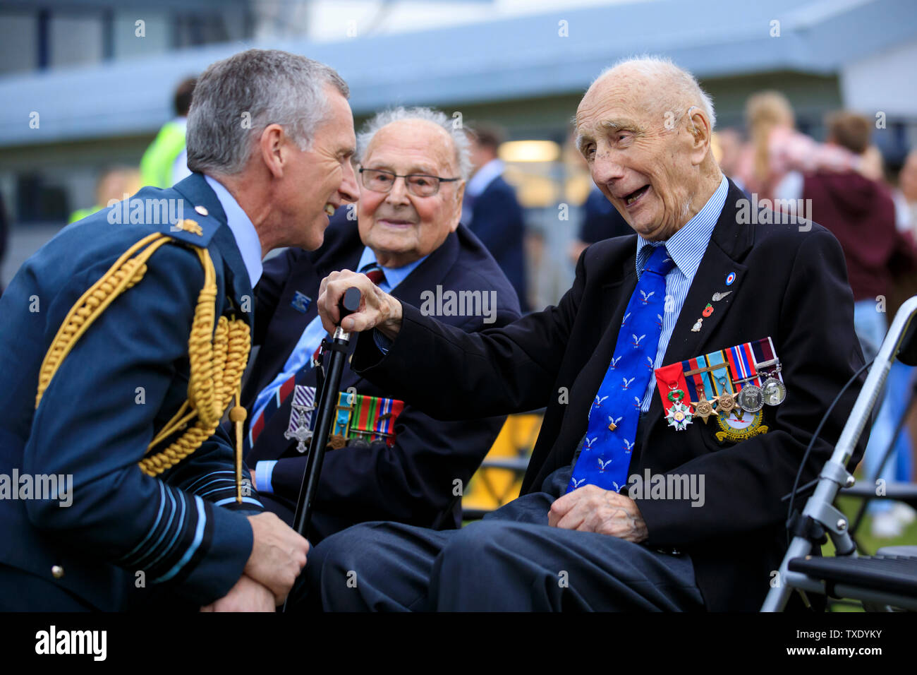 Air Chief Marshal Sir Stephen Hillier, Chief of the Air Staff chats to ...