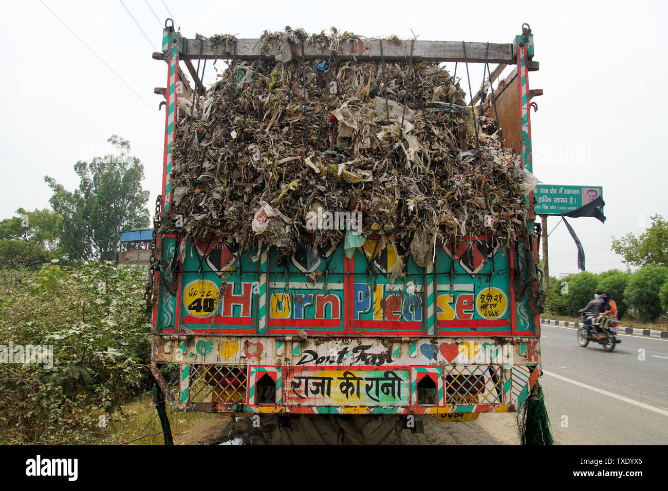 Indian truck back hi-res stock photography and images - Alamy