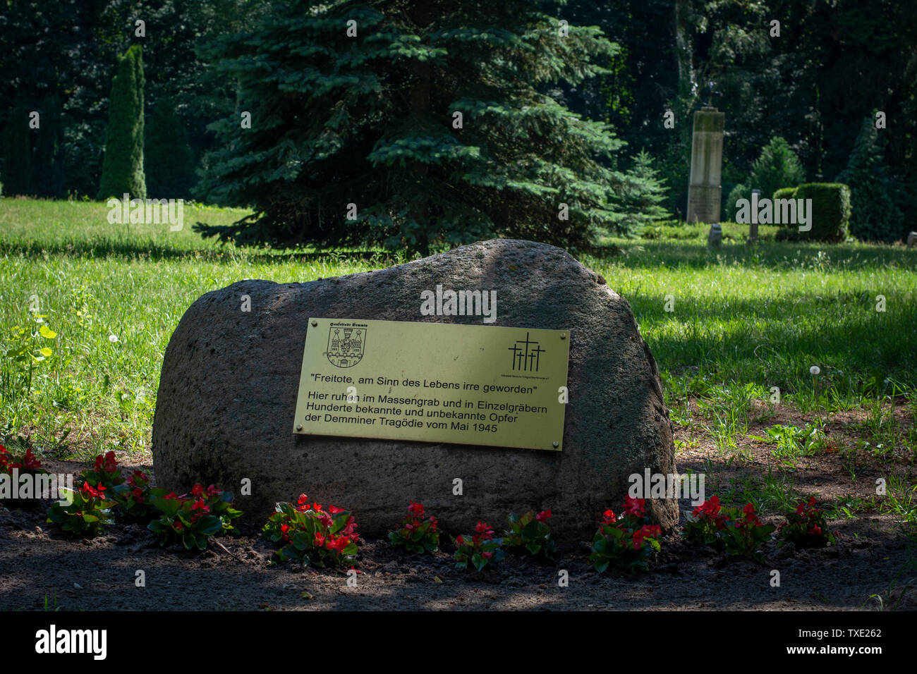 Conflict mass hi-res stock photography and images - Alamy