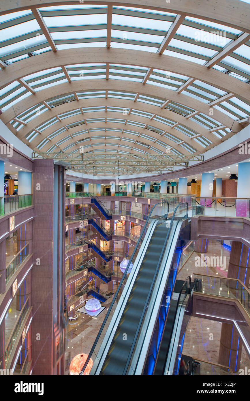 Modern store at shopping mall Stock Photo - Alamy